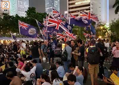狐狸尾巴露出来了！“港独”集会公然勾结英美 - 乌有之乡